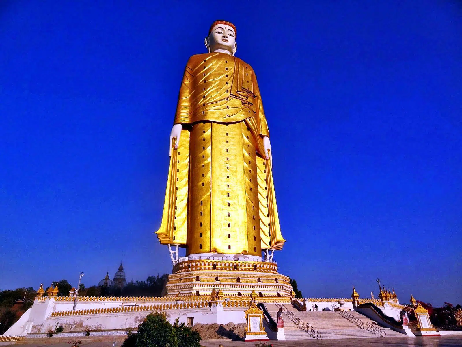 Largest Statues in the World: The Top 15 List - ListsForAll.com